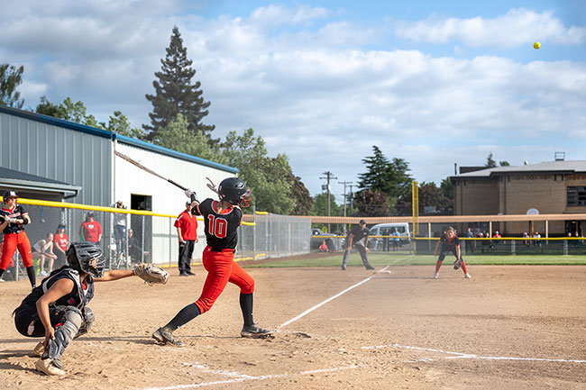 Grizzlies fall, Bulldogs and Tigers advance