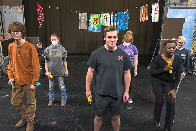 Linfield presents 30 plays in 60 minutes